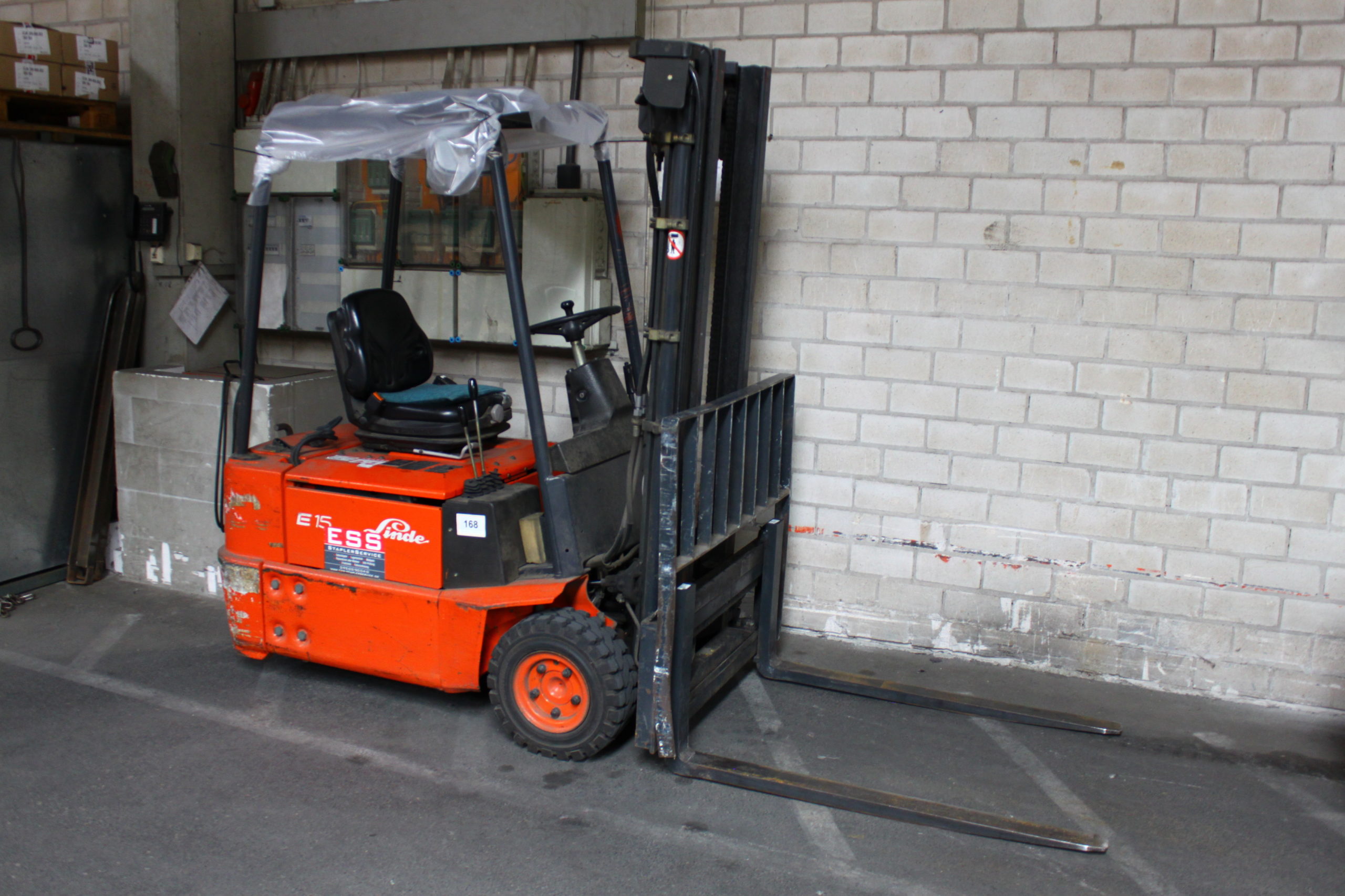 Pora GmbH Polstermöbel – Trucks, Screw Compressor, Industrial Sewing ...