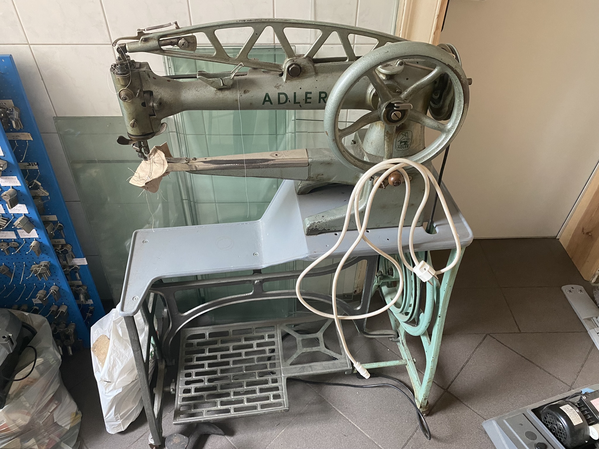 Funk - Heel Sole Press HESS 815199.41, Shoemaker's Sewing Machine CLAES ...