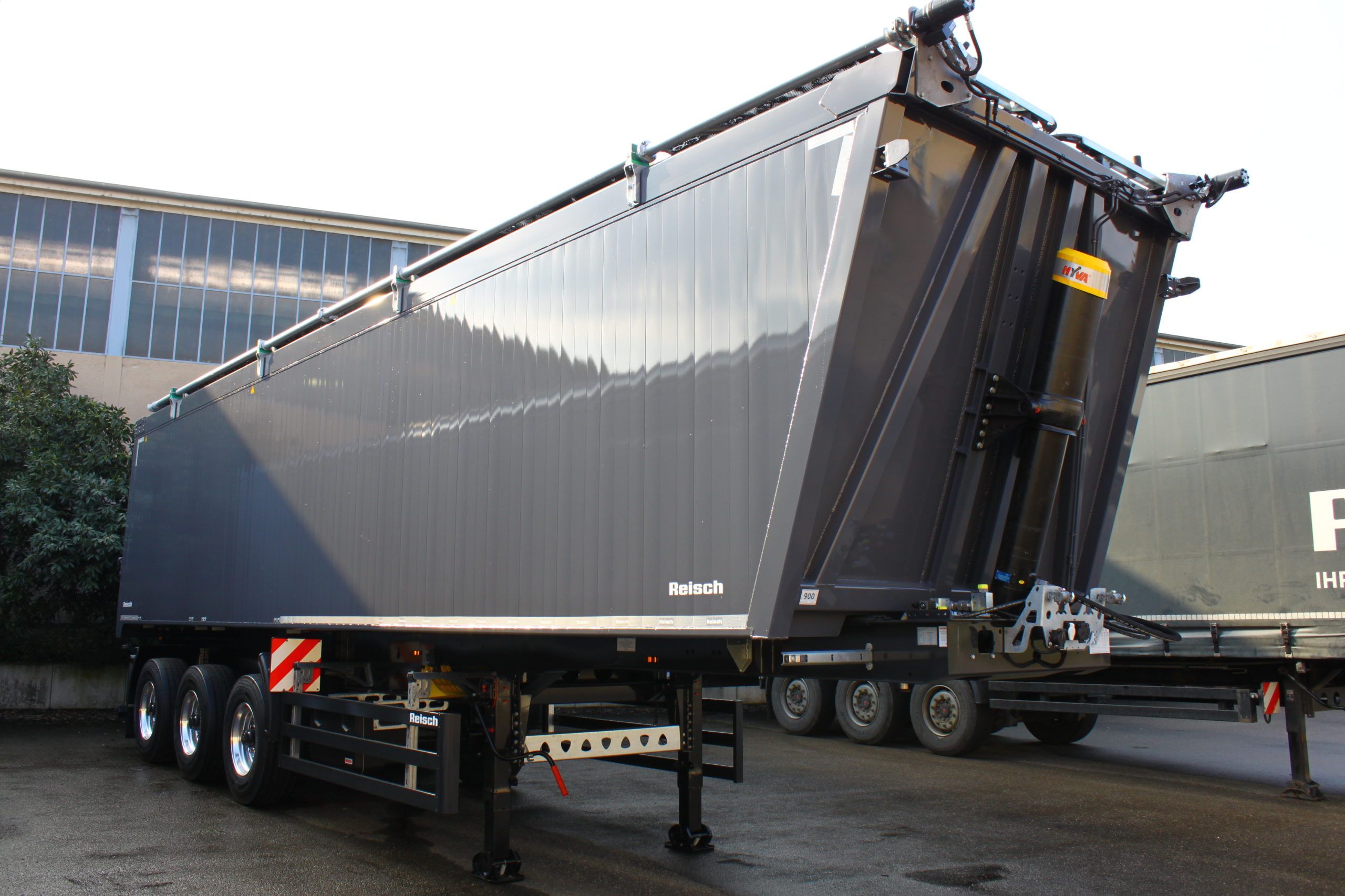 Martin Reisch GmbH Fahrzeugbau Hollenbach – Sattelzugmaschinen, Fiber ...